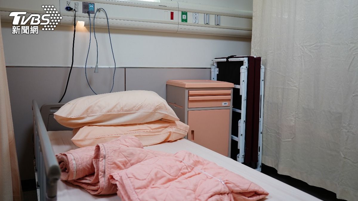 重症尪等不到ICU床位…婦怒吼「希望裡面有人死」 急診醫沉默了│TVBS新聞網