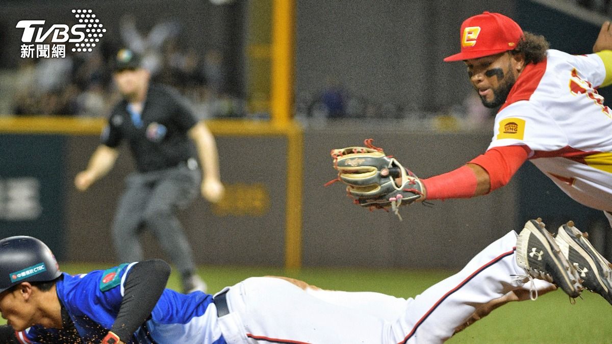 WBC資格賽／歐錦賽MVP連2次失誤淚灑球場 大聯盟記者：讓人痛心│TVBS新聞網