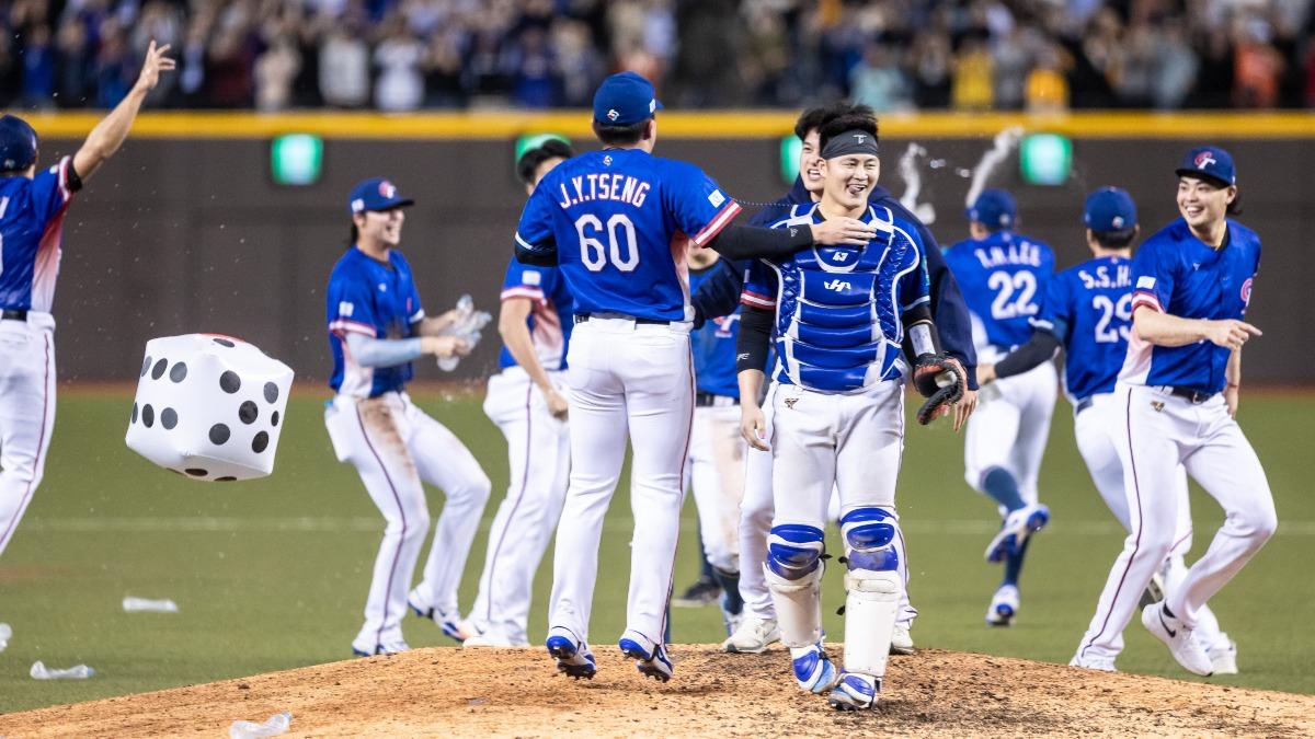 WBC資格賽／中華隊奪勝瞬間衝投手丘狂嗨！ 林維恩直播模仿柯文哲超像│TVBS新聞網