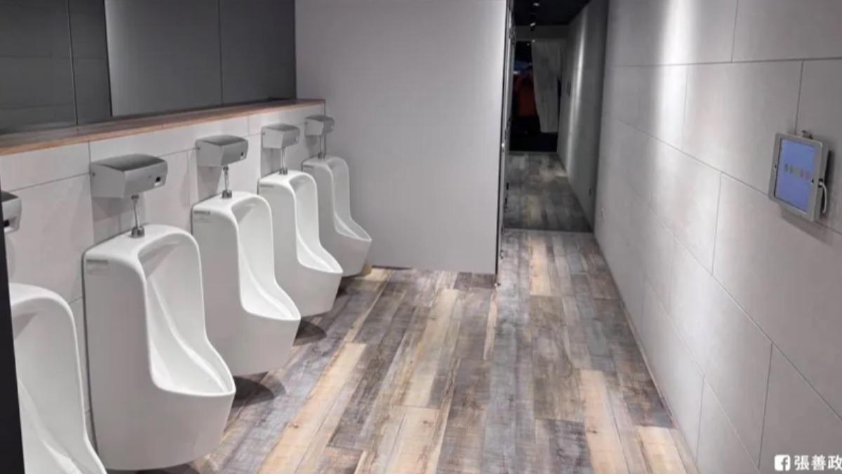 桃園燈會超過2030萬人次參觀！張善政一張「公廁照」驚豔網友│TVBS新聞網