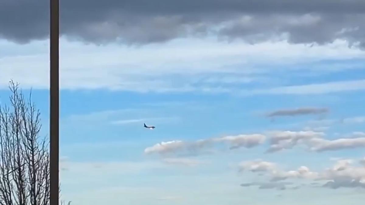 又遇鳥擊！Fedex貨機引擎空中爆炸 火光中迫降│TVBS新聞網