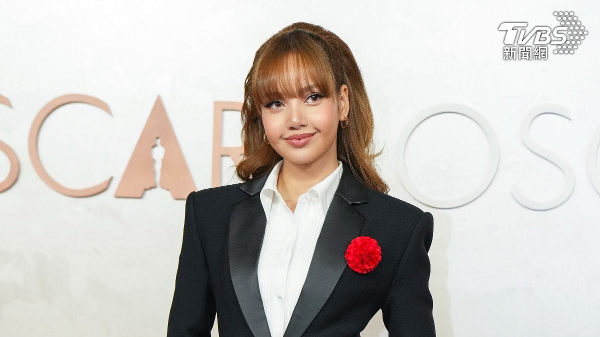 奧斯卡97紅毯／我想酷一點！Lisa選燕尾服連身裙 「不穿LV」有原因│TVBS新聞網
