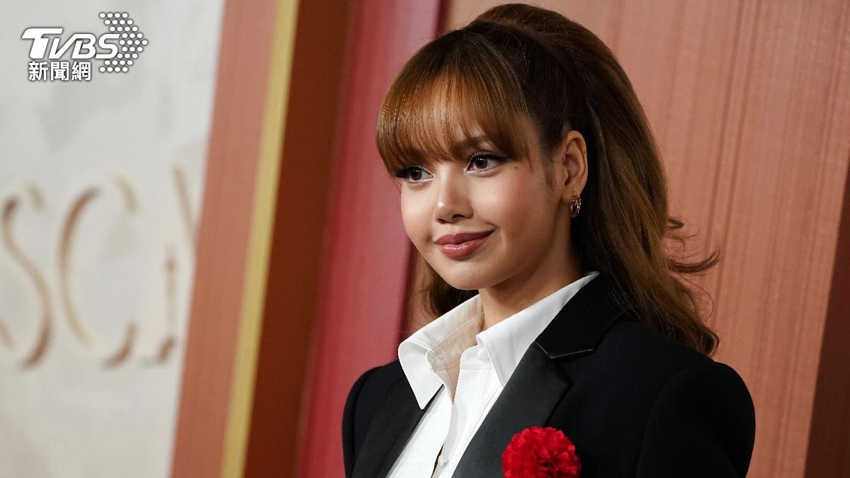 Lisa首登奧斯卡秀辣腿！Ariana美聲驚艷 重現「魔法壞女巫」組合│TVBS新聞網