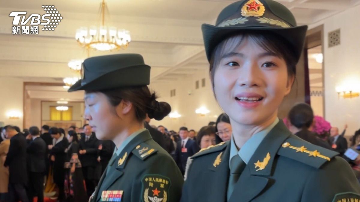 中國兩會今登場 最美女飛官「解放軍宋慧喬」現身成嬌點│TVBS新聞網