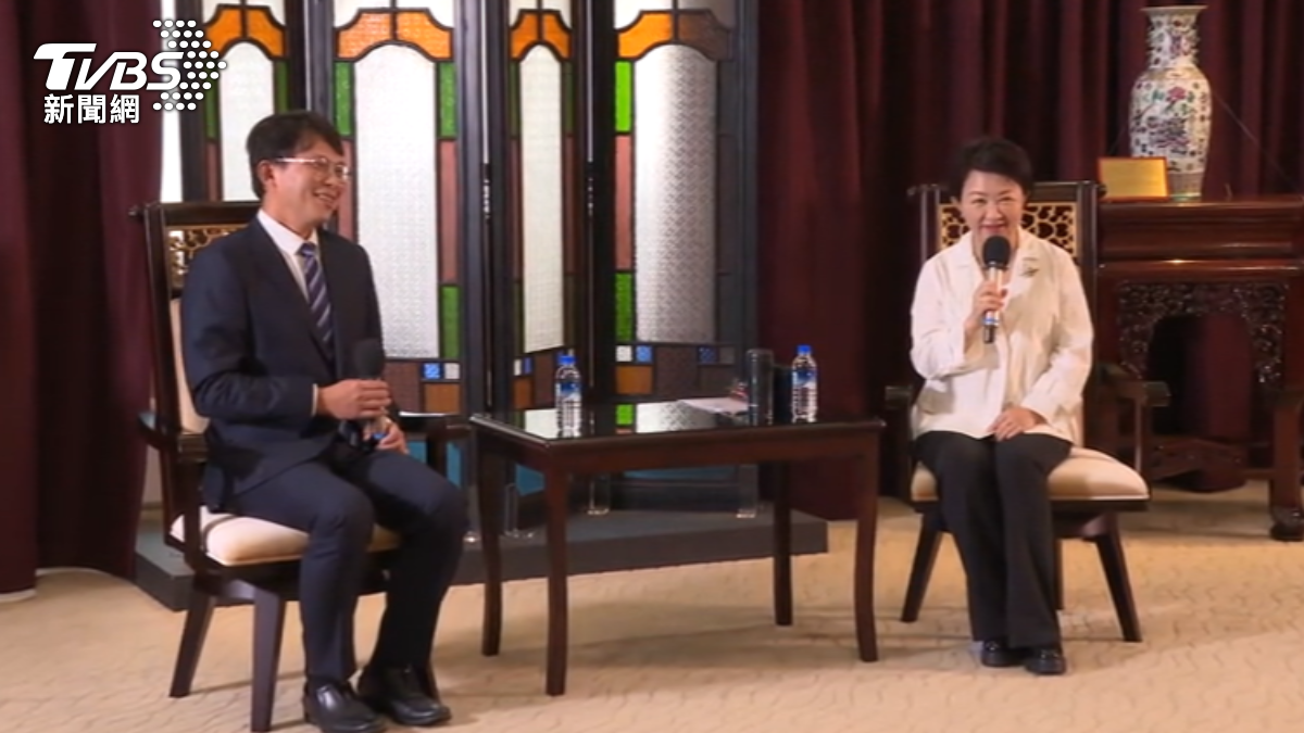 2026藍白合？黃國昌拜會盧秀燕：「今沒答案」│TVBS新聞網