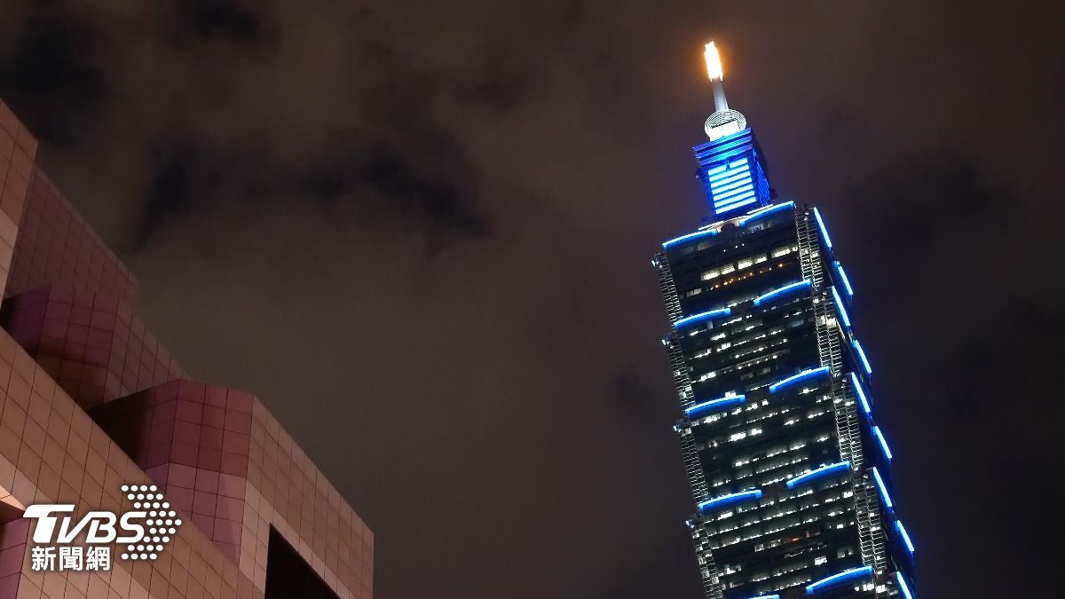 台北101遭雷擊！紫光照亮夜空 「33秒驚人畫面」登外媒│TVBS新聞網