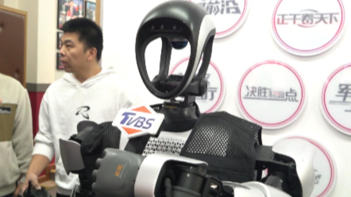 兩會成陸機器人宣傳舞台 「夸父」變身記者│TVBS新聞網