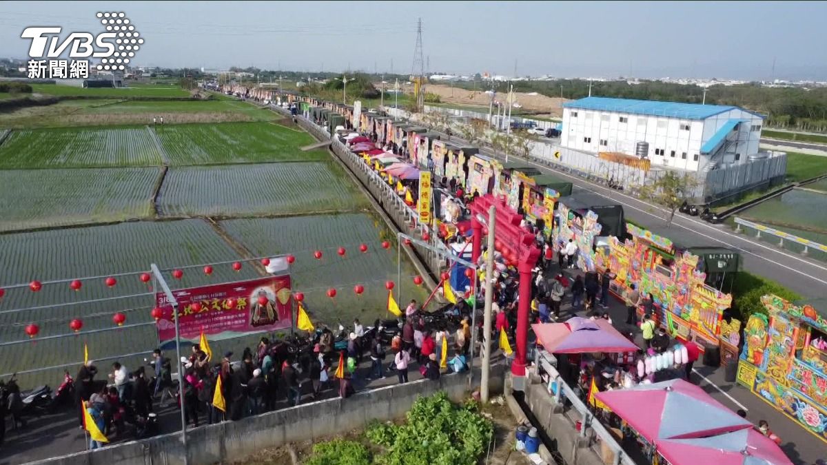 綿延1公里！100棚布袋戲團酬神大車拚│TVBS新聞網