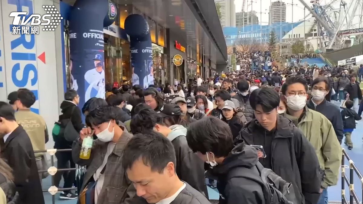 MLB東京賽！大谷周邊排爆 球迷等3hrs搶購│TVBS新聞網