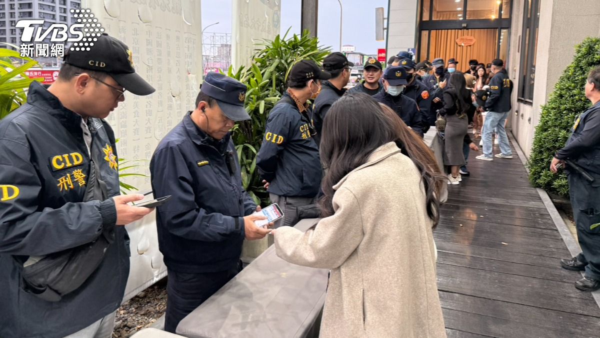酒店業者奢華春酒！豪開75桌「小姐全坐滿」 百警重裝戒備│TVBS新聞網
