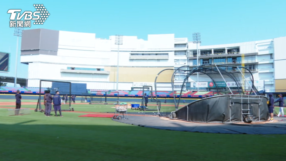 洲際棒球場右外野「白色怪物」 百貨白牆恐「吃球」│TVBS新聞網