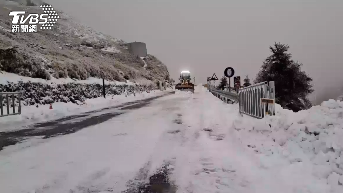 合歡山「雪停」未消融積雪11.5cm厚 銀白世界絕美│TVBS新聞網