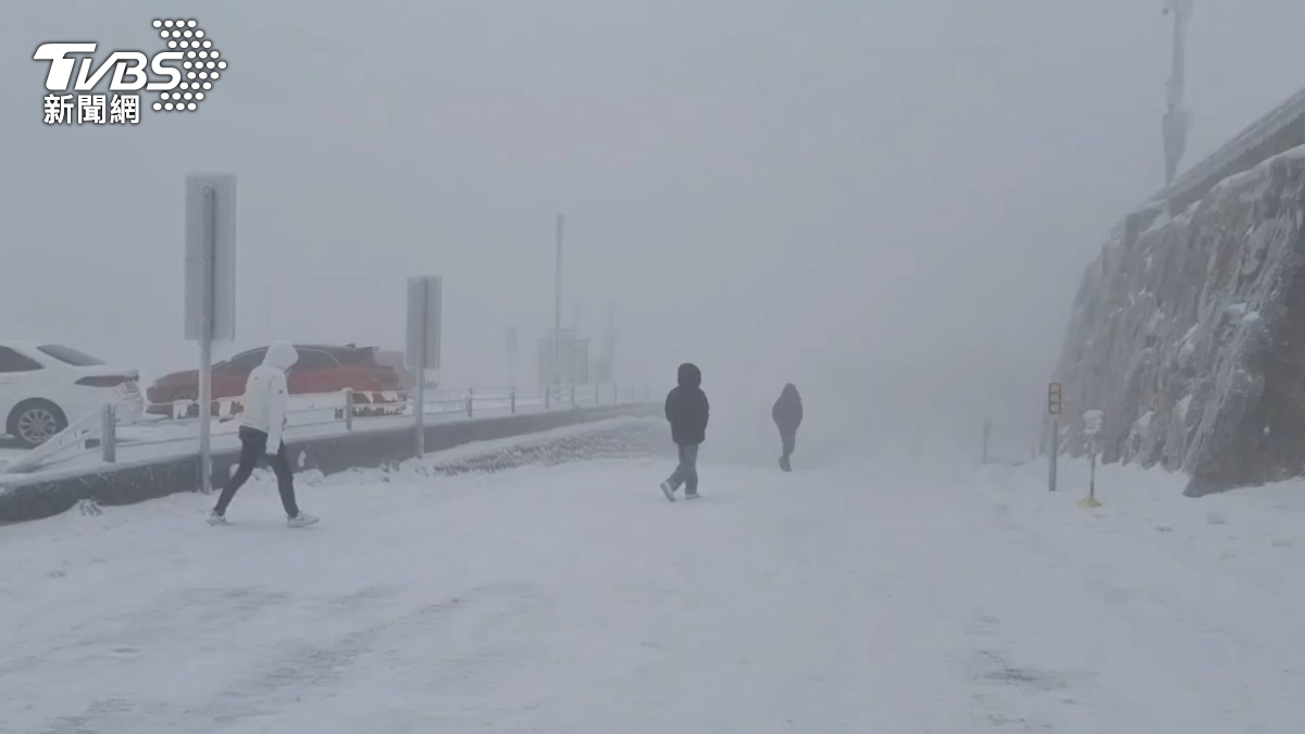 合歡山「雪停」未消融積雪11.5cm厚 銀白世界絕美│TVBS新聞網