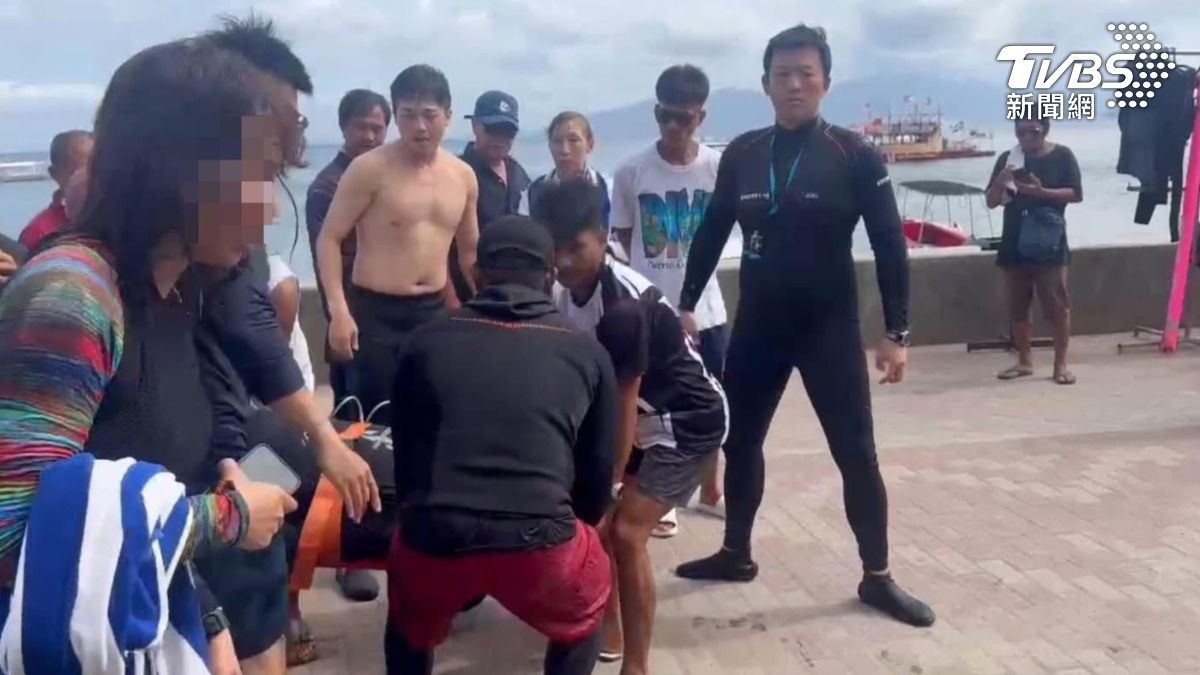 菲國度假也救人！韓籍潛水客突倒地無呼吸 台籍勇消CPR救命│TVBS新聞網
