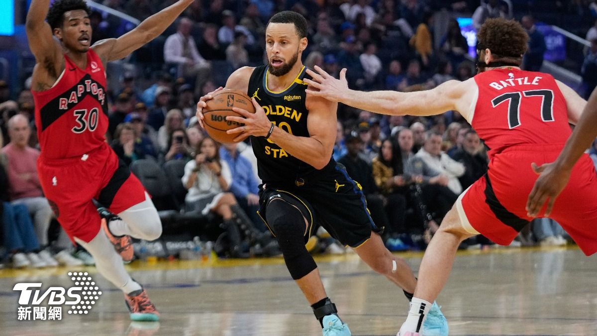 柯瑞重摔退場！球團證實「骨盆挫傷」 勇士驚險擊敗暴龍│TVBS新聞網