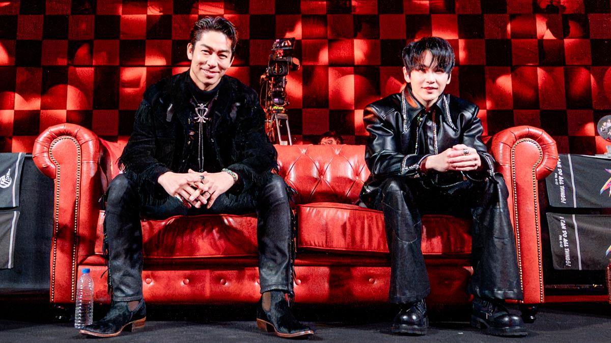 AKIRA拚了！和ENERGY牛奶尬「16蹲」 網看傻：腿力太狂了│TVBS新聞網