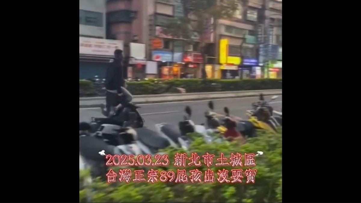 土城兩少年「疊羅漢」騎微電車上演街頭馬戲 吞6罰單噴5千7│TVBS新聞網