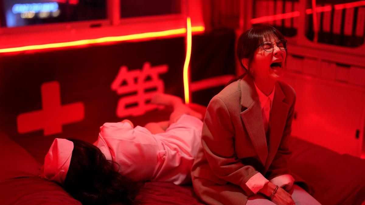 Ella情趣用品店「抓小三」！上下其手驚呼：比我想的還要大│TVBS新聞網