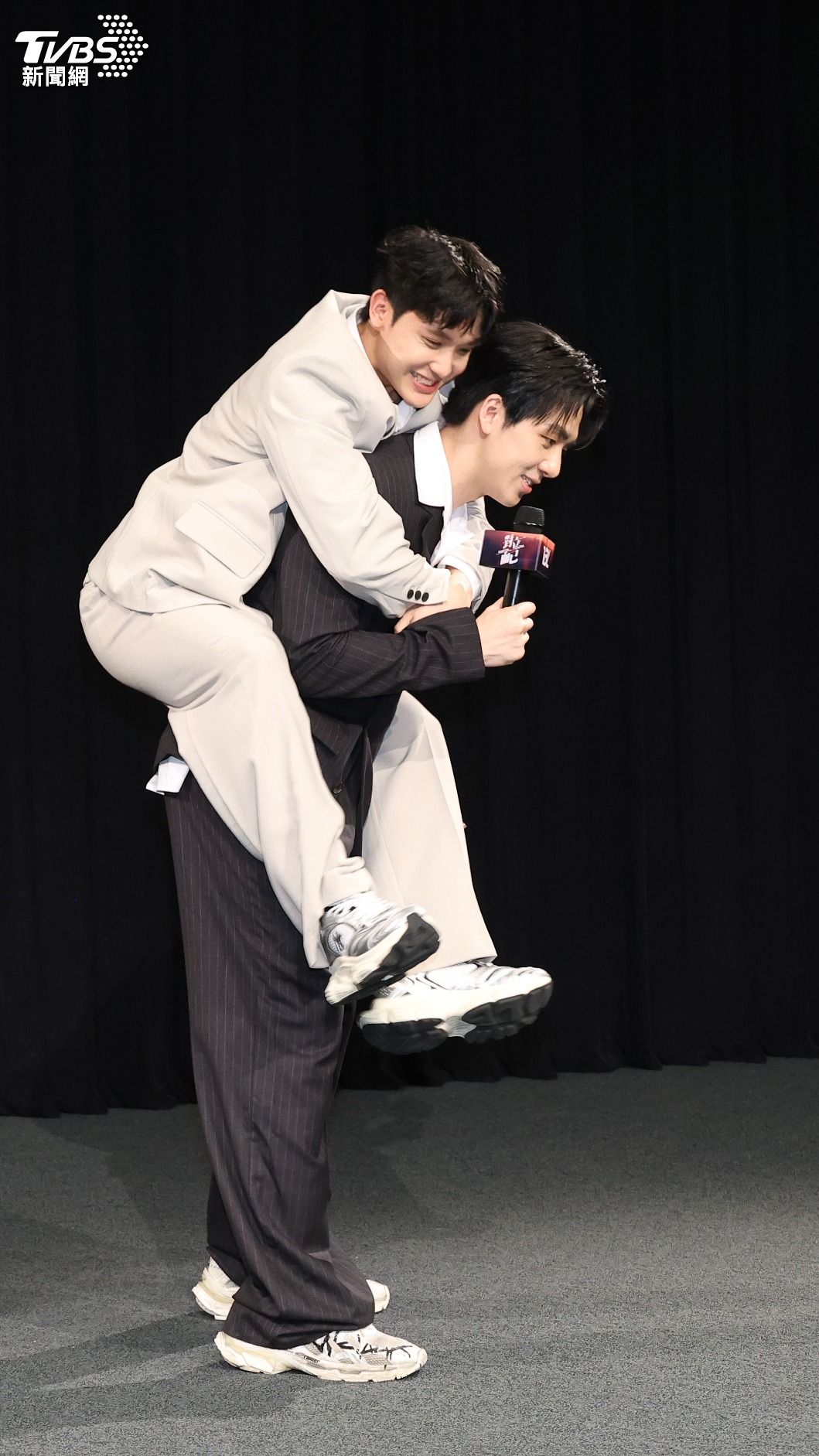 星二代私約男團鮮肉回家！葛兆恩曝認識Nelson「才5分鐘」就接吻│TVBS新聞網