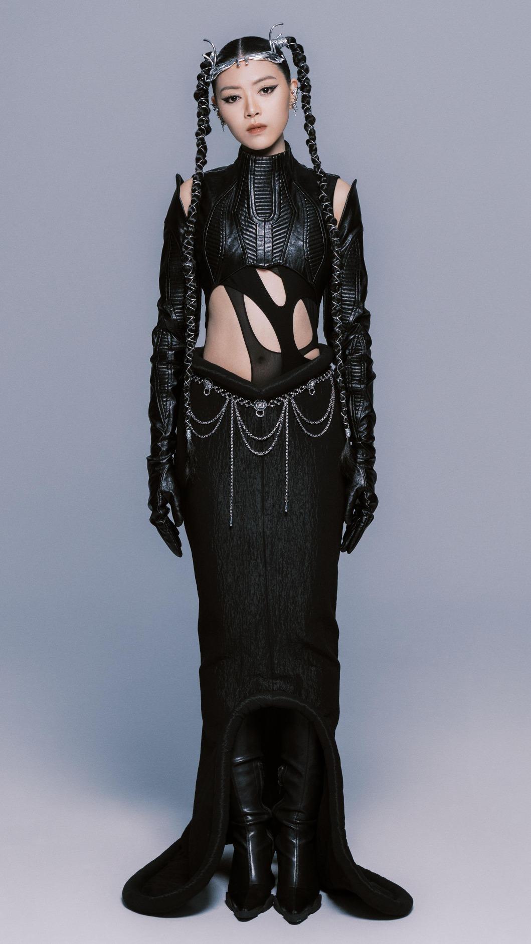 林俊傑力挺！29歲師妹真面目曝光 卸下多年面具美成這樣│TVBS新聞網