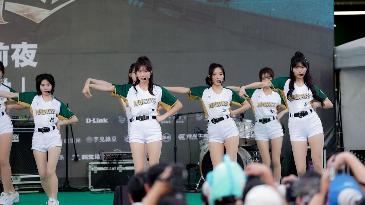 高雄居民快看！安芝儇無預警「掃街遊行」 突拋驚人新身分│TVBS新聞網