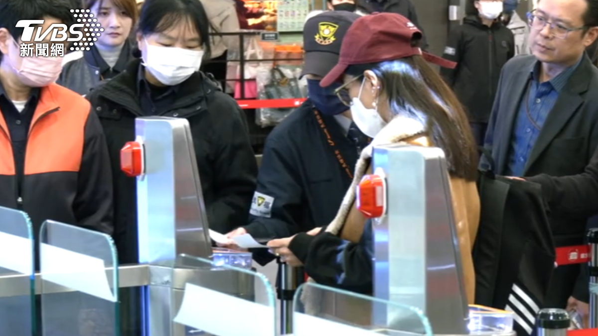 陸配恩綺離台 閩南狼買機票「一起回四川」│TVBS新聞網