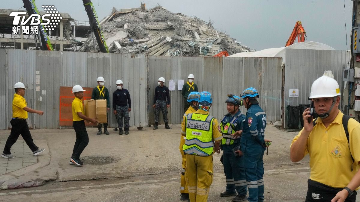 緬甸震後3hrs還在轟叛軍！NHK直擊徒手掘受困者│TVBS新聞網