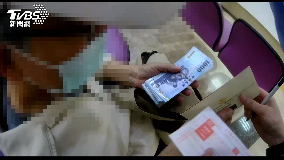 8旬翁買「300萬黃金」遭攔！不滿警害賺嘸錢│TVBS新聞網