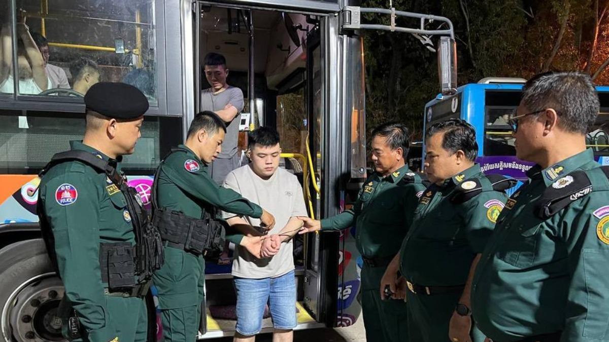 柬埔寨警破詐團據點「逮186人」 大批台男遭逮多到出動公車│TVBS新聞網