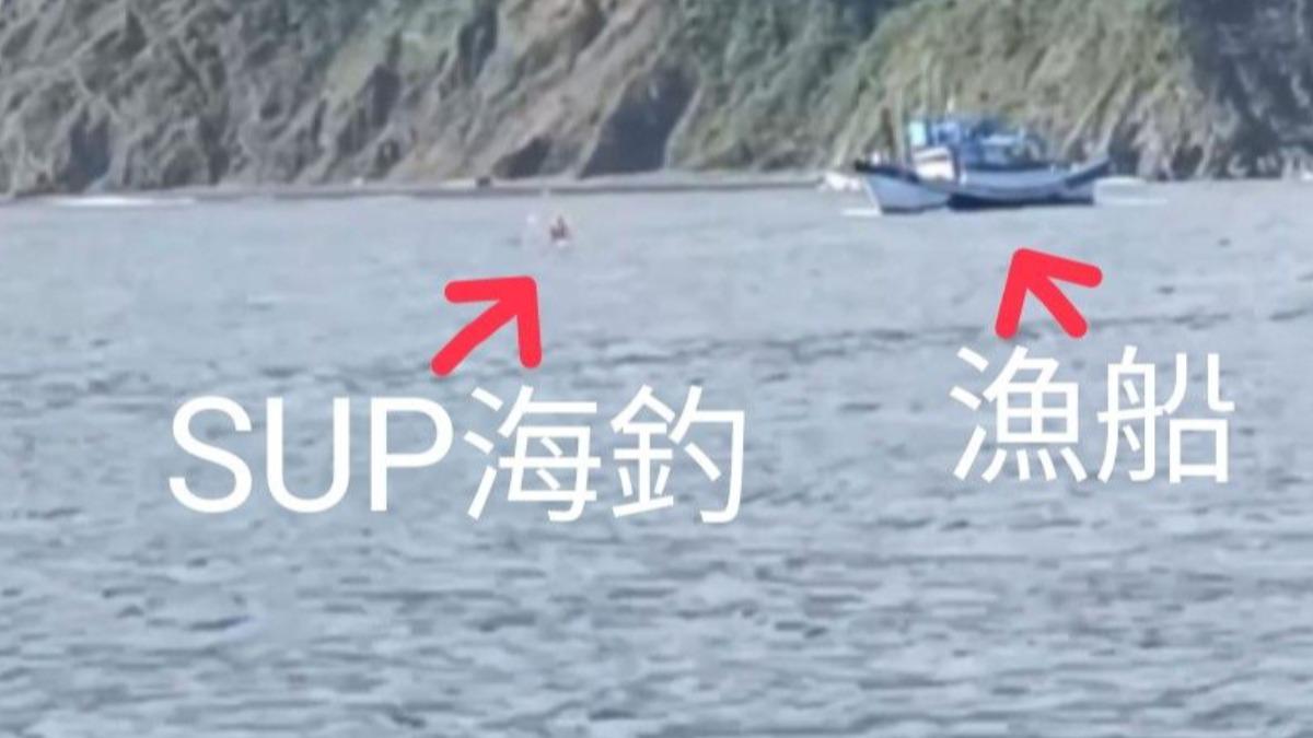 驚險!單獨SUP離岸海釣 近接漁船航道 勿忽視風險│TVBS新聞網