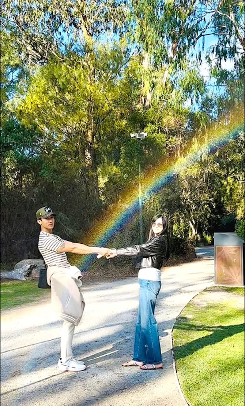 遊墨爾本曬美照！Neinei長大酷似鍾嘉欣 吳尊自製灑水彩虹效果│TVBS新聞網