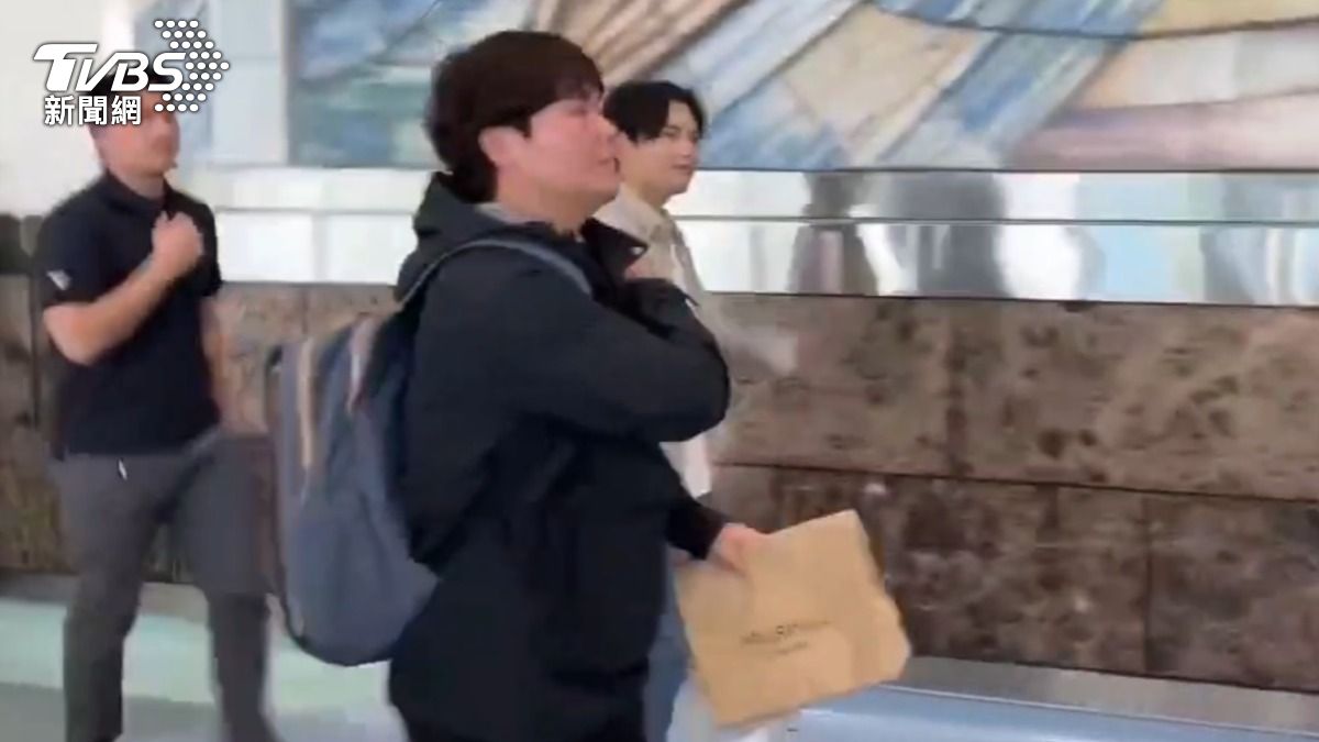 直擊／韓流帝王來啦！Super Junior空降小港機場 還意外捕獲他│TVBS新聞網