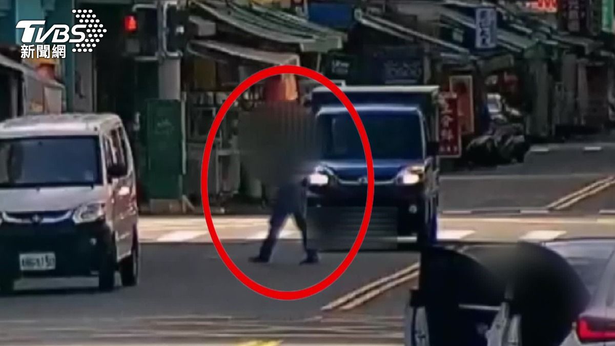 男「闖路口」罰500 怒舉發駕駛違停雙雙受罰│TVBS新聞網