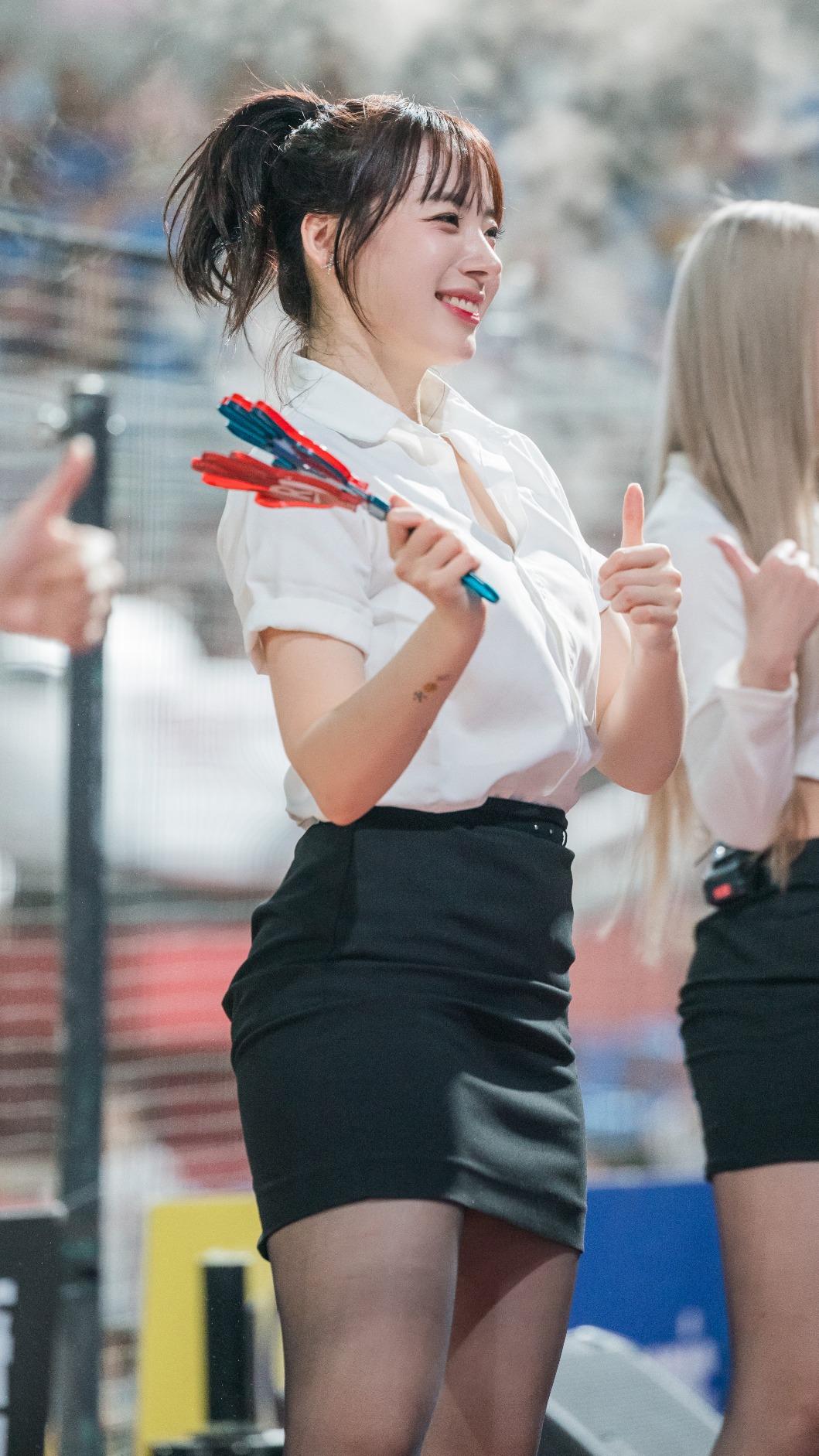 化身職場OL！河智媛解扣露光滑雪肌 一跳完出事了：現在很痛│TVBS新聞網