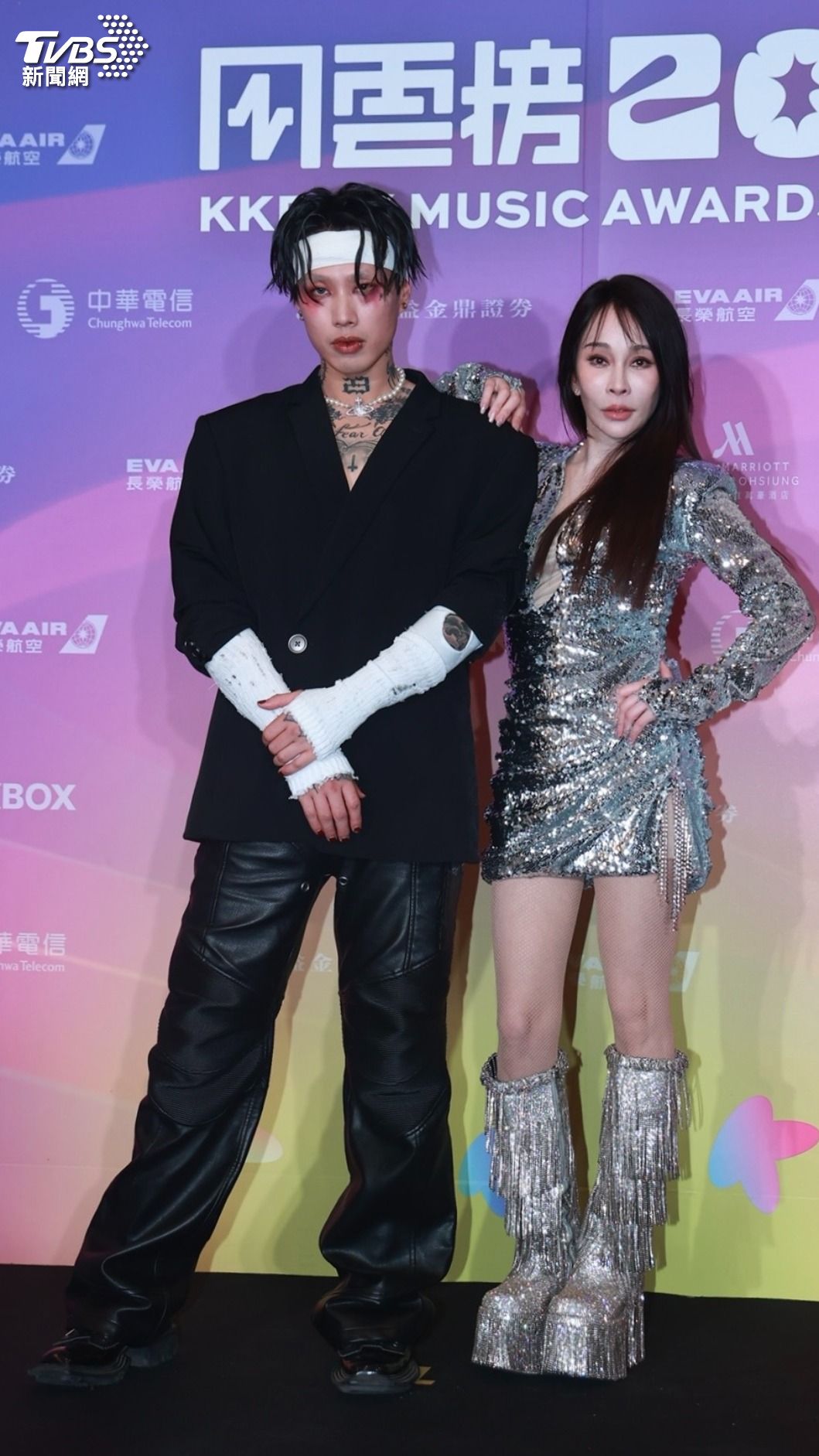 KKBOX風雲榜／温嵐合體Marz23唱跳辣翻天 套5公斤戰鞋曬美腿│TVBS新聞網