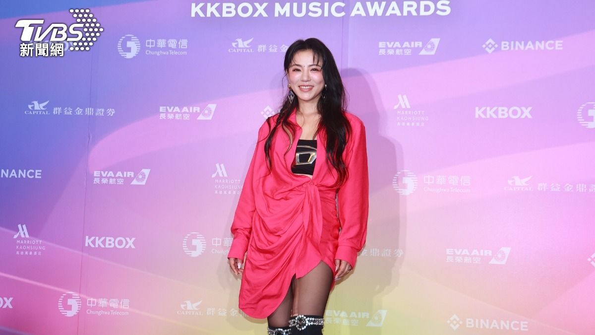 KKBOX風雲榜／丁噹唱一半「大咖嘉賓」登台 合體唐綺陽根本雙胞胎│TVBS新聞網