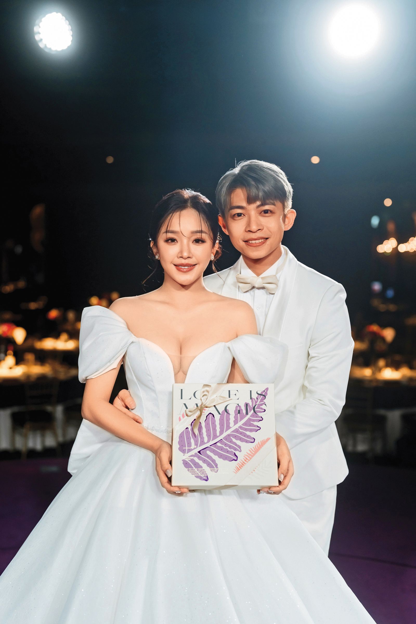 婚宴丟包大亂鬥／賴慧如婚禮尾聲掀「偷包風波」 苗真逼跪黃少谷險報警│TVBS新聞網