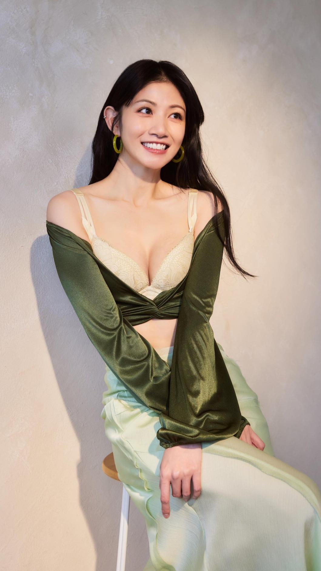 看不出是3寶媽！李千娜解放胸前辣翻天 網驚呼：不科學│TVBS新聞網