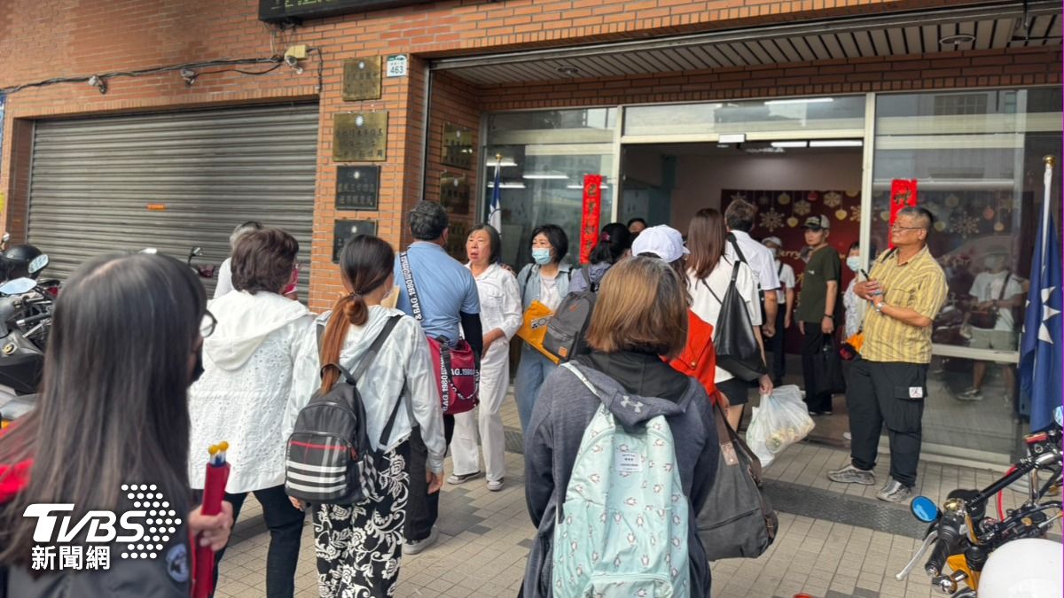 426凱道遊行高雄45輛遊覽車出發 阿姨喊：最期待看韓國瑜│TVBS新聞網