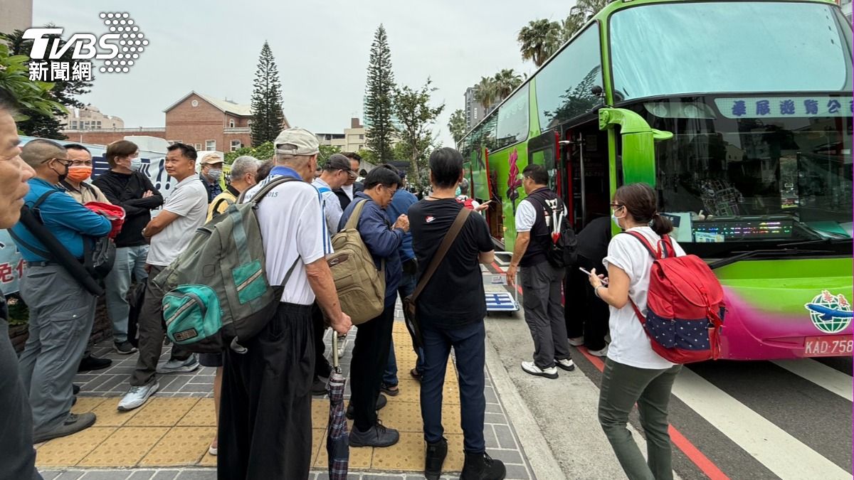 426上凱道！直擊「70遊覽車、3000人」齊聚台中出發│TVBS新聞網