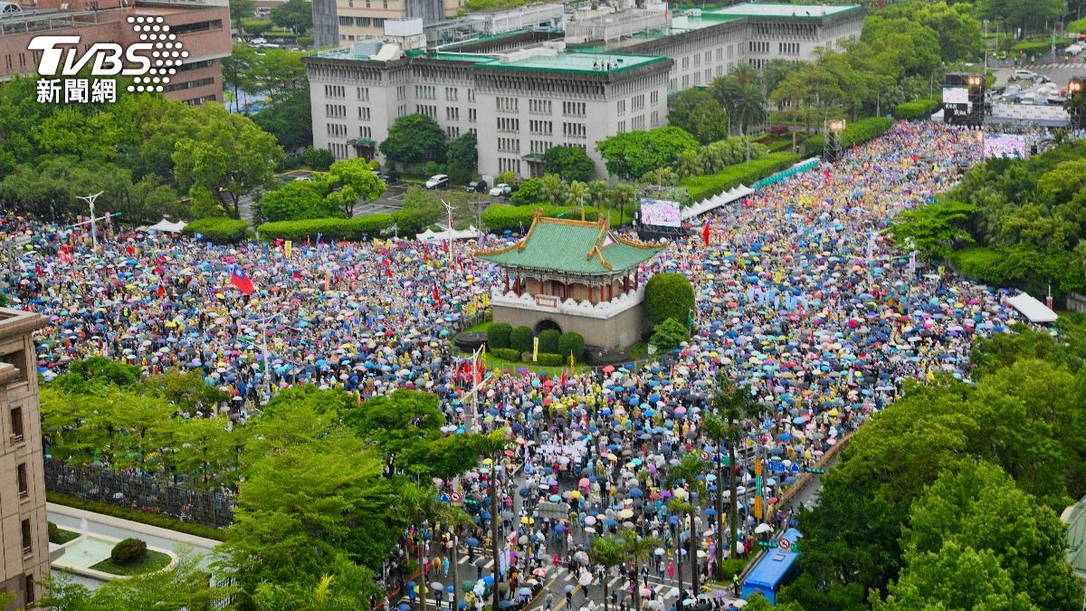 AI估凱道人數「419＞426」！王浩宇曝主因：下雨大家都撐傘│TVBS新聞網