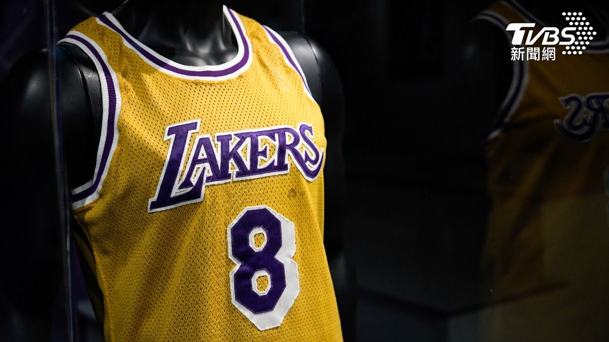 2.27億職業運動員史上第四高 Kobe首秀球衣拍出個人最高價│TVBS新聞網