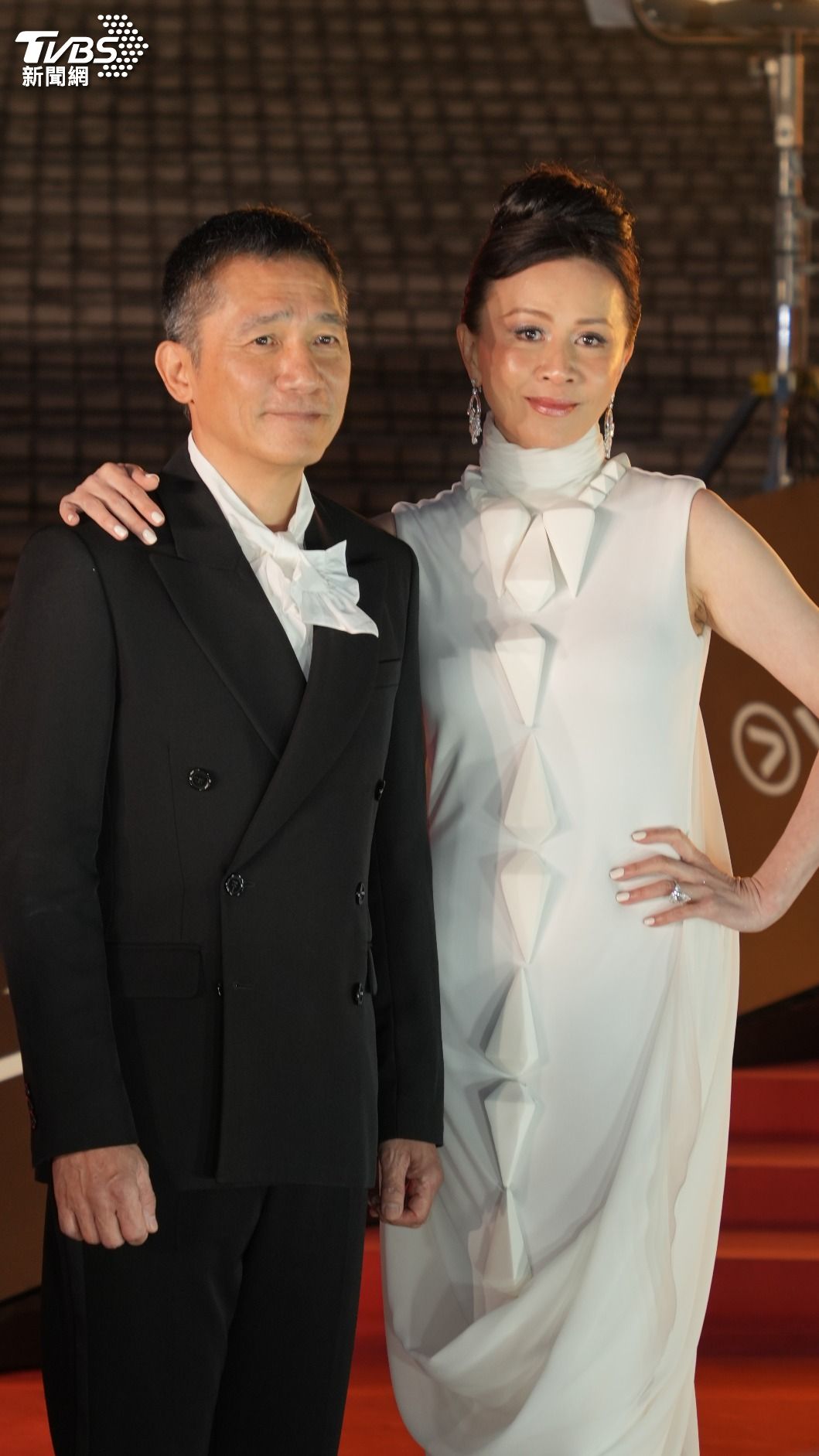 金像獎紅毯／梁朝偉劉嘉玲牽手亮相！ 傳加盟《九龍城寨2》這樣說│TVBS新聞網