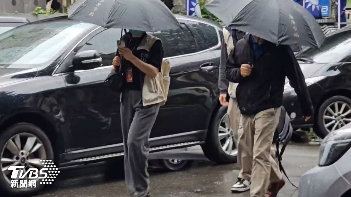 不只新北！國民黨基隆黨部也遭搜索 主委、書記長4幹部被帶走│TVBS新聞網