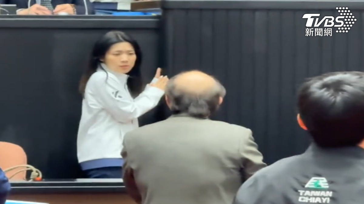 被柯建銘斷杖砸傷 徐巧芯告發傷害出庭：未道歉沒和解可能│TVBS新聞網