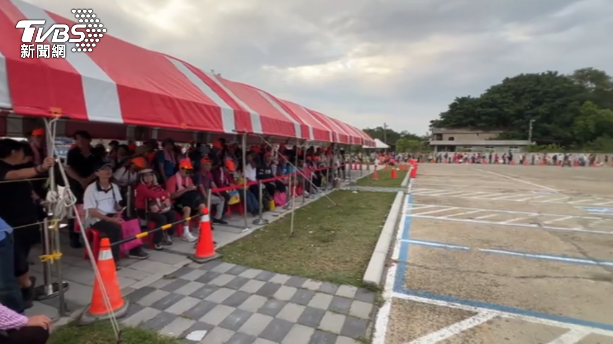 批張麗善只會拍照！70萬白沙屯信眾擠北港 排3hrs等嘸接駁車│TVBS新聞網