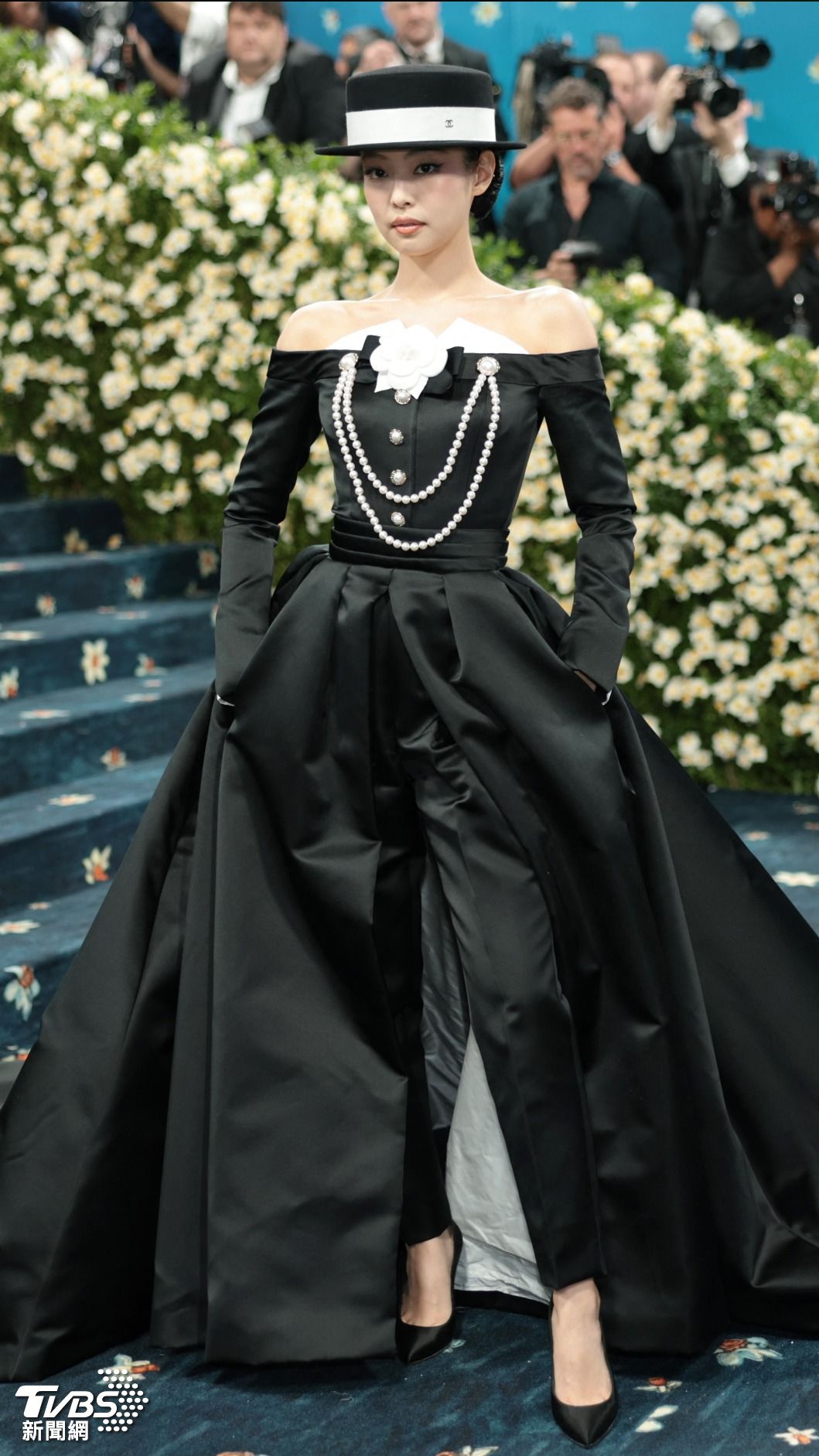 Met Gala登場！Lisa露性感屁股蛋 Jennie禮服經典優雅│TVBS新聞網