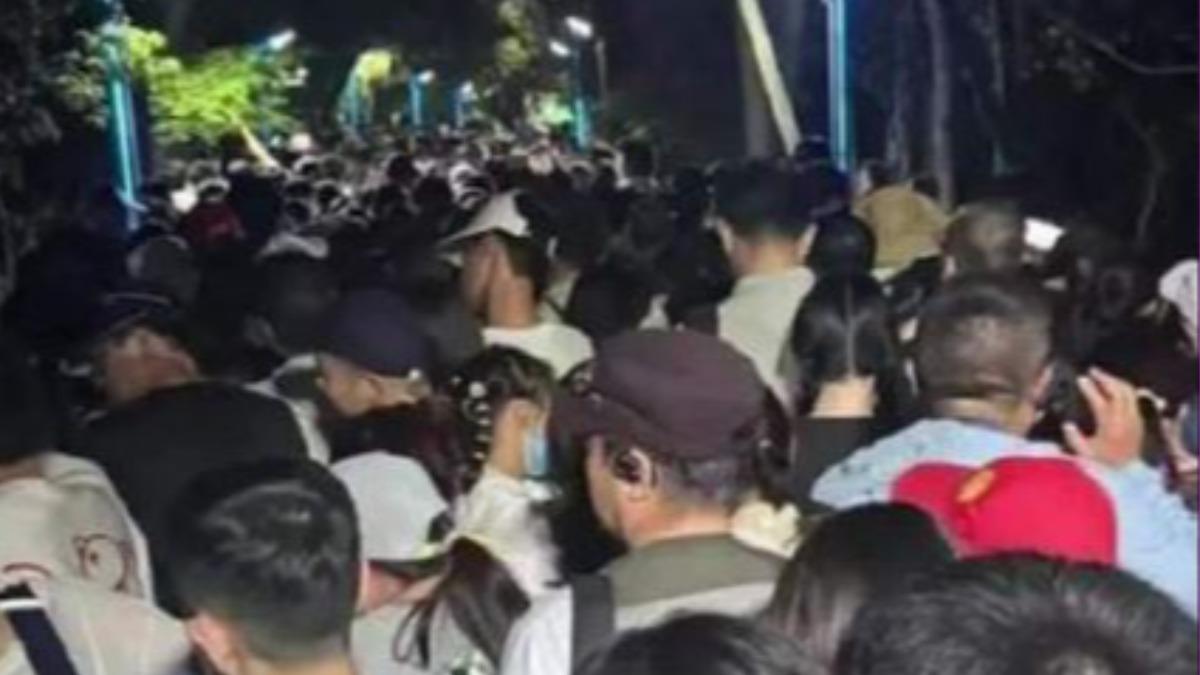 五一長假亂象多! 千人瘋搶橡皮艇 張家界排隊7小時 無法下山│TVBS新聞網