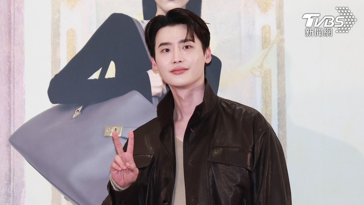 李鐘碩不要看！V當兵中被拍跟IU共進晚餐 「1理由」為她砸大錢│TVBS新聞網