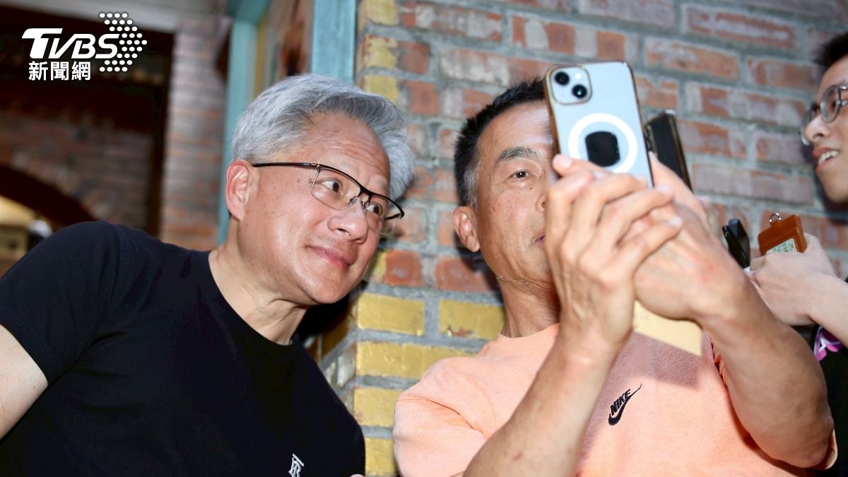 「兆元宴」餐前大合照！ 黃仁勳讚：世界上最棒的CEO們│TVBS新聞網